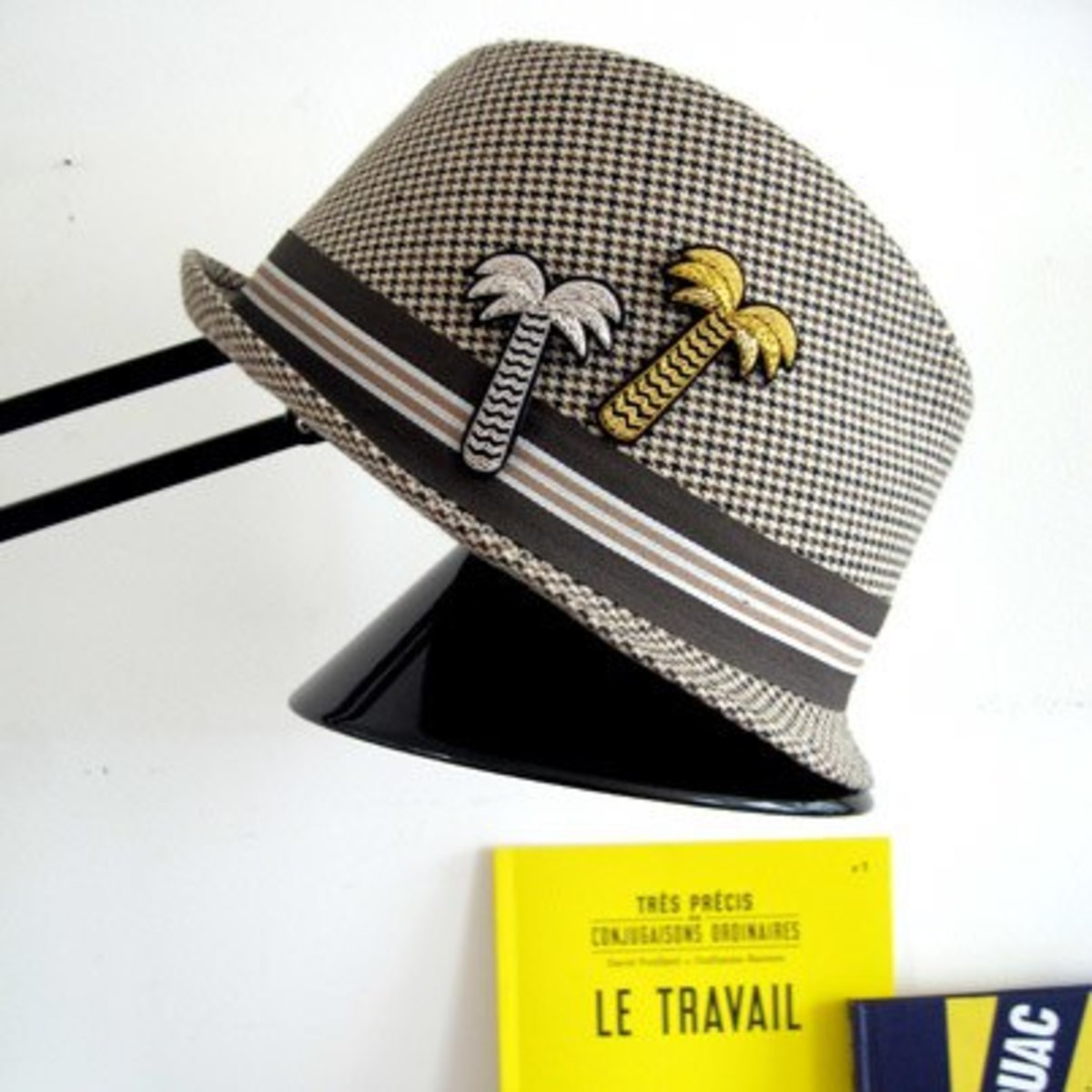 MACON & LESQUOY LARGE PIPE AND SMOKE PIN | Garmentory